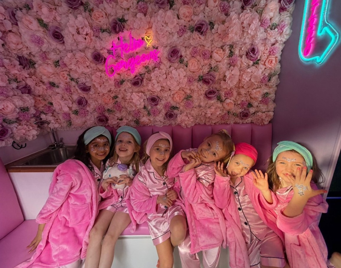 Pamper Party Bus Southend | Kids Spa Parties Essex